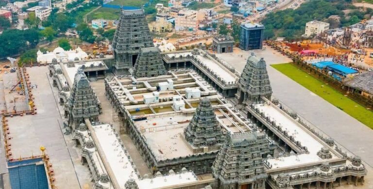 Yadagirigutta Temple, also known as Yadagiri Gutta Temple, is a revered ...